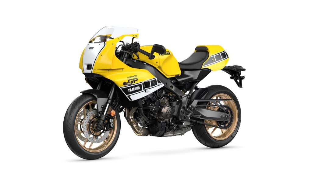 ヤマハ “キング”ケニー・ロバーツに捧げる2026年型「XSR900 GP」が伝説のレースカラーで登場 - 気になるバイクニュース